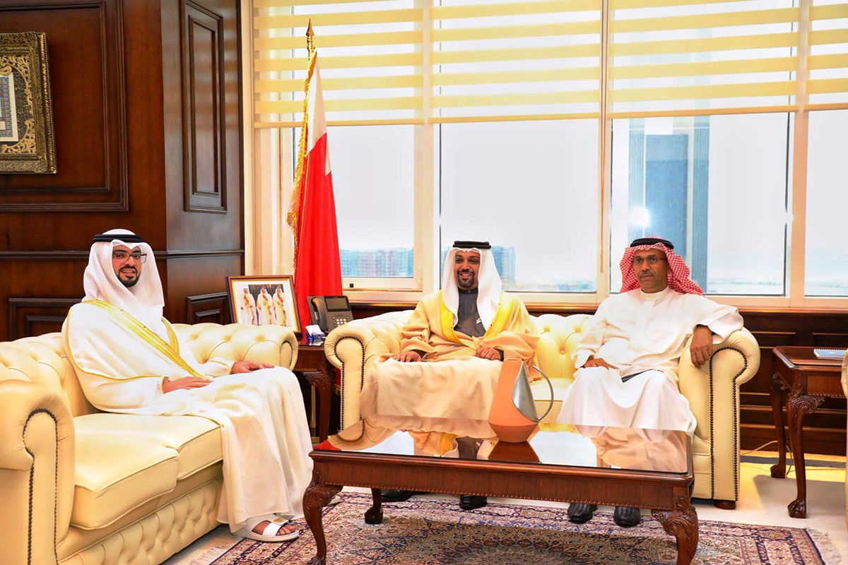 MoFAIC || News ||Bahrain's Finance Minister receives UAE Ambassador